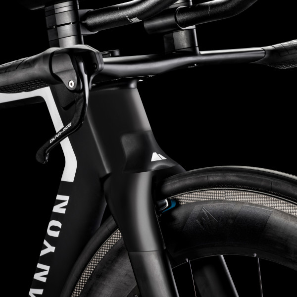 Canyon's aero Speedmax CF SLX comes to life to race against the clock ...