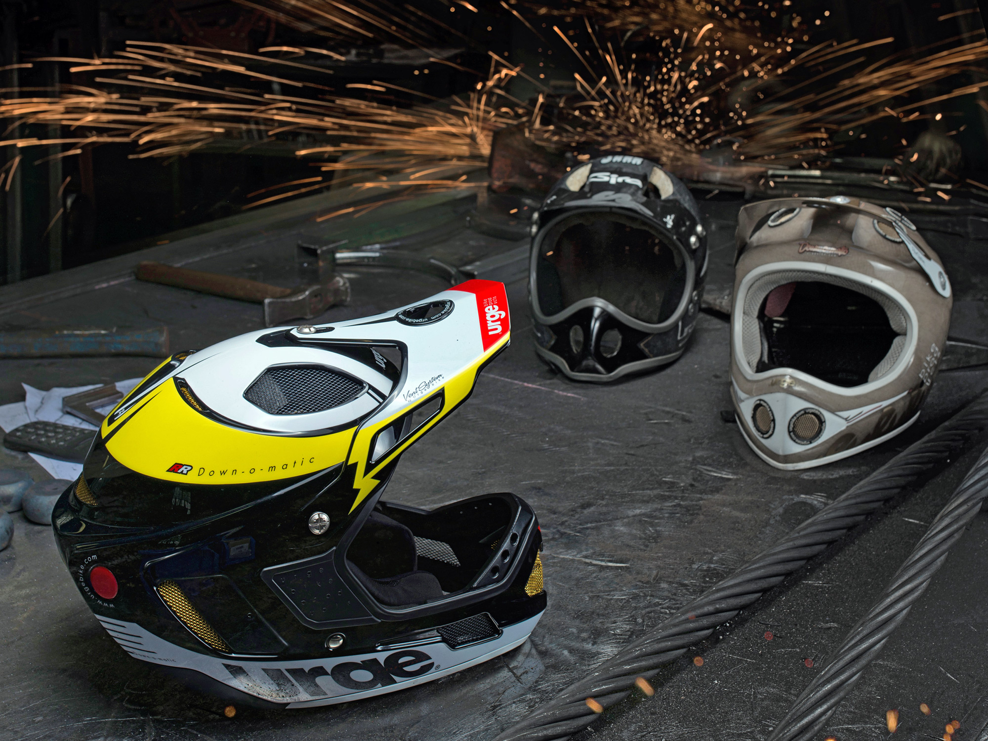 Urge drops in with new Down-O-Matic RR full-face DH helmet - Bikerumor