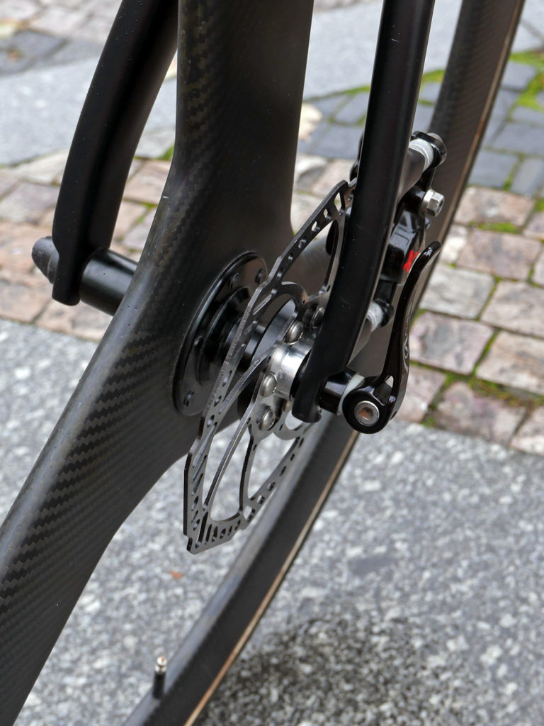 TRed's wild fixed-gear regenerative BestiaNera Hybrid Streetfighter ...