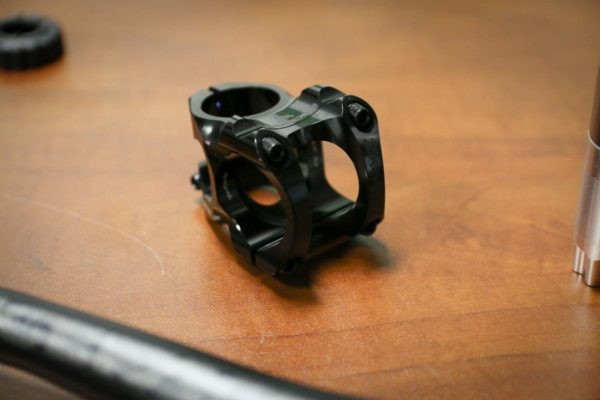 Race Face is ready to rally with new carbon Next R component group ...