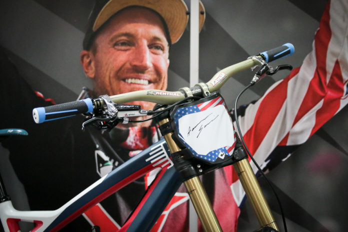 IB17: ODI adds ergo foam grips, new Aaron Gwin AG-2, Mike 'Hucker ...