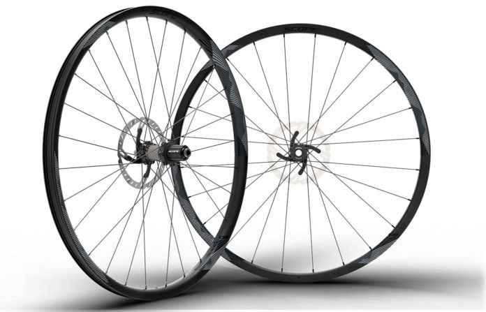EB17: Scope O2 rolls off-road with lightweight carbon tubeless XC ...