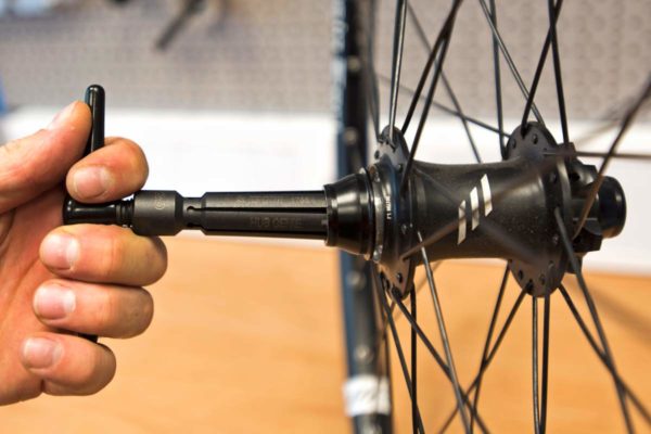 EB17: Unior Tool spins up unique Hub Genie, Pro Kit travel case, 2 for ...