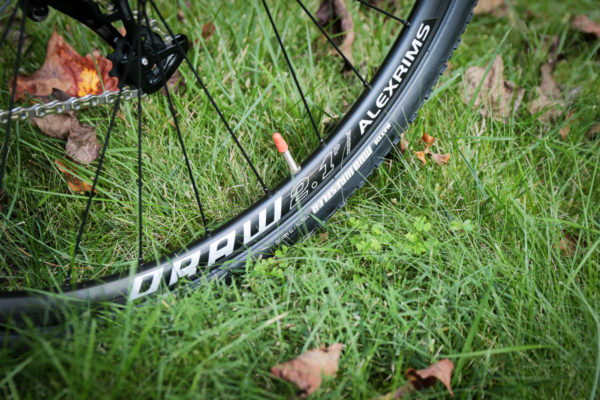 Hands On: Framed Course Carbon cyclocross bike and Pub Carbon tubeless ...