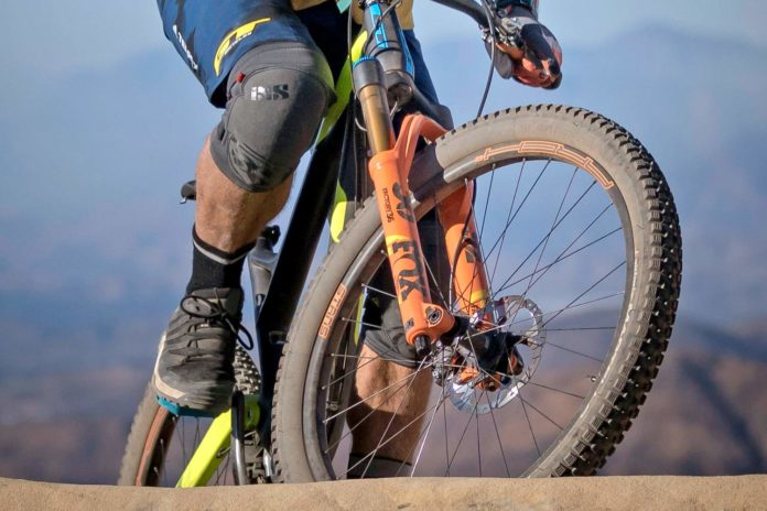 Stan's NoTubes CB7 carbon rims roll onto new Arch, Crest wheels - Bikerumor