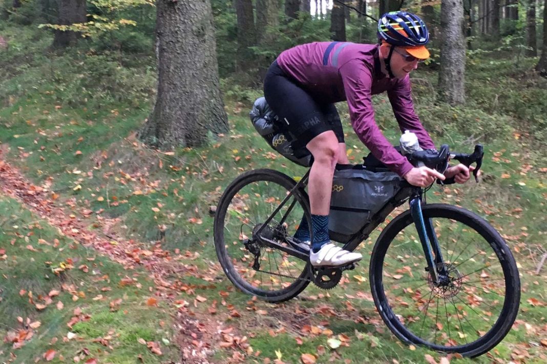 Review: Campagnolo H11 disc brakes shine, w/ longer cage Chorus for ...