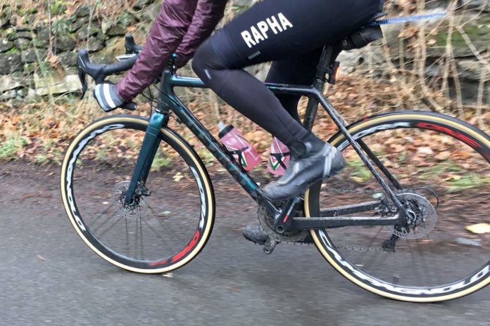 Review: Campagnolo H11 disc brakes shine, w/ longer cage Chorus for ...