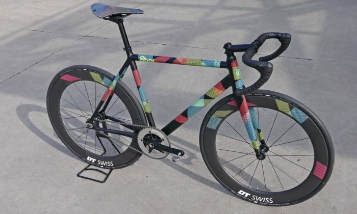BFS2018: 8bar Tmplhof Team Edition crit bike, matching team kit ...