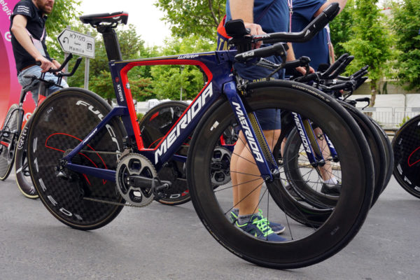 Giro101 Tech: Pro Bikes from Astana & Bahrain-Merida teams - Bikerumor