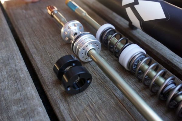 2019 Formula Selva R brings back true dual air suspension forks - First ...