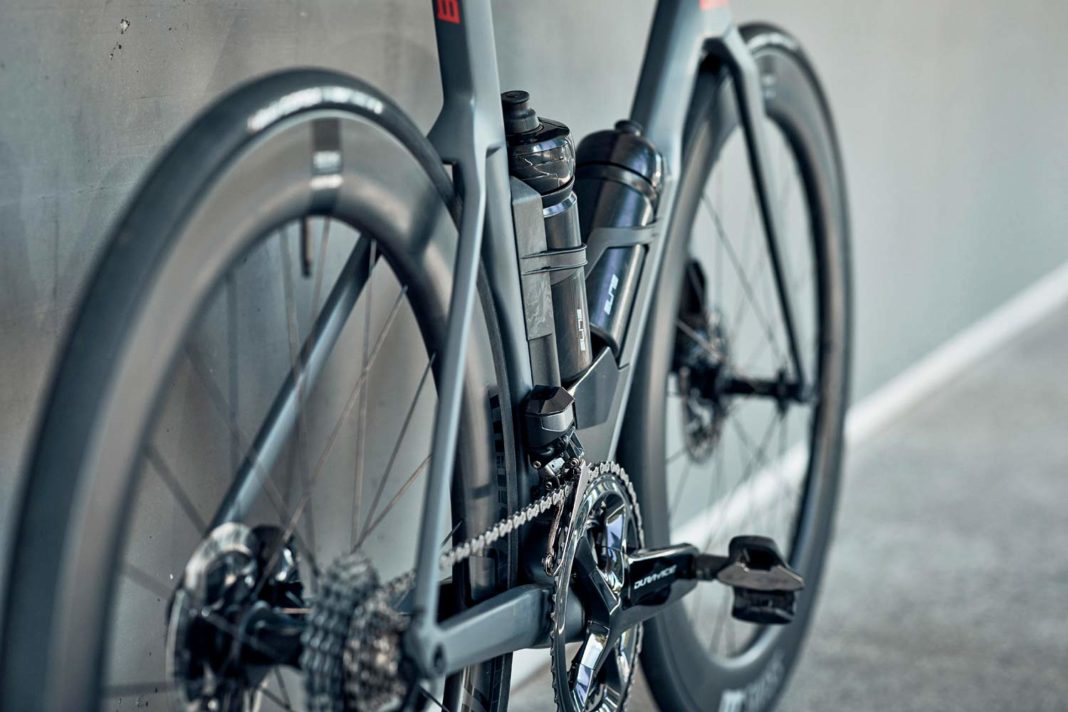 BMC Timemachine Road adds discs, integrated bar, even race hydration in ...