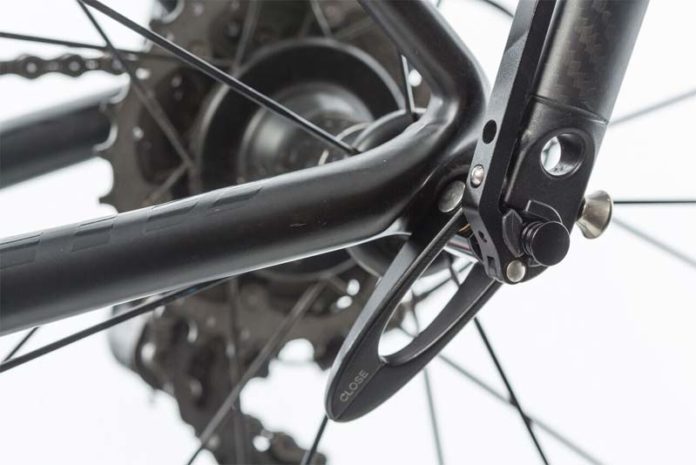 Tailfin keeps your aero road bike aero w/ new carbon rack & bag system ...