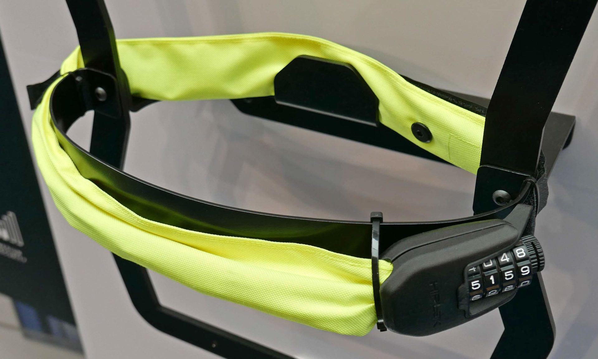EB18: Hiplok Spin portable chain belt lock & Hexlox HexThru axle ...