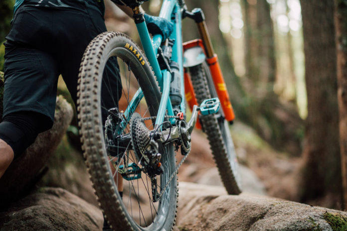 Race Face Next R36 carbon mountain bike wheels go real wide for real ...