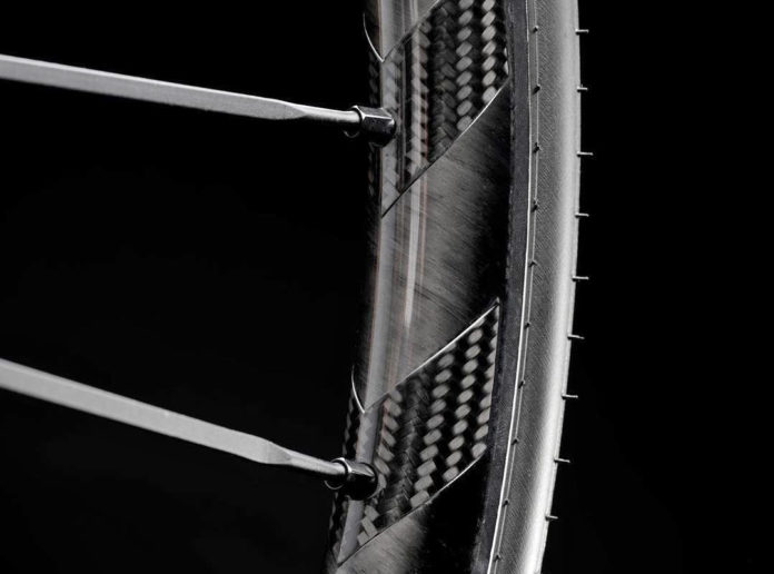 Fulcrum Racing Zero Carbon DB wider, tubeless carbon wheels for disc ...