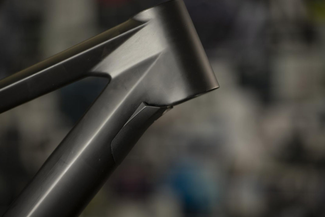 All new BMC Fourstroke 01 gets RAD with integrated 80mm oval XC dropper ...