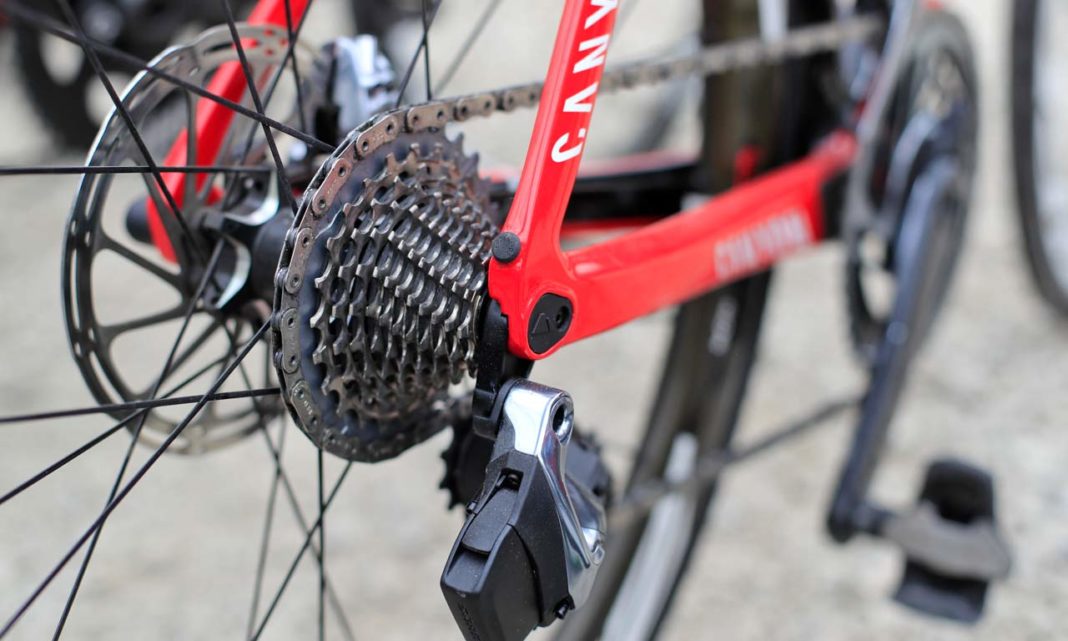 Sneak Peek: SRAM Red eTap 12 speed road prototypes, Quarq power meter ...