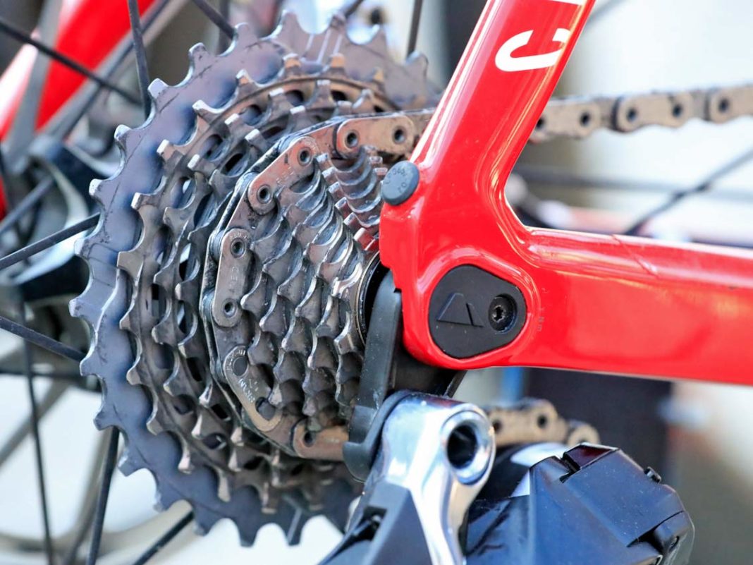Sneak Peek: SRAM Red eTap 12 speed road prototypes, Quarq power meter ...
