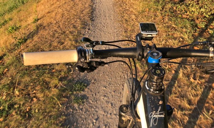 Review: Quad Lock iPhone X case & out-front Bike Mount keeps smartphone ...