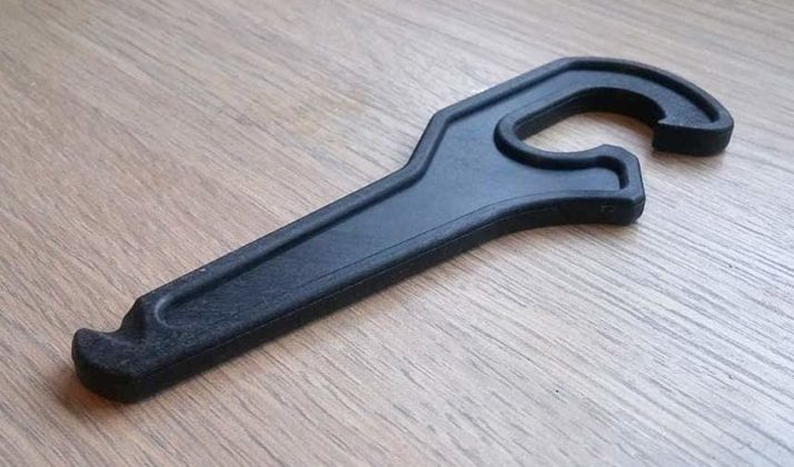 TyreKey no-pinch tire lever is an easier way to mount stubborn rubber ...