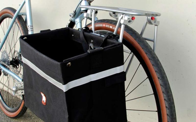 Soma Portfolder folds up a more compact porteur rack to haul pizza ...