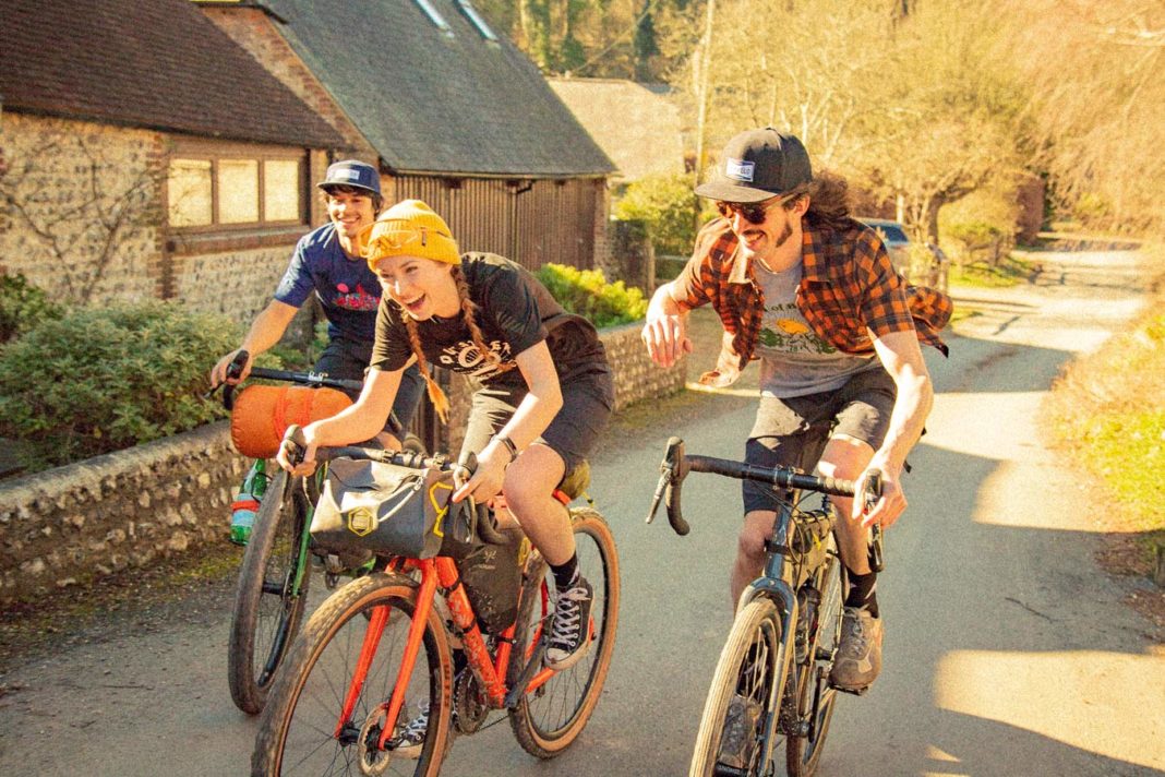 Morvélo Overland reframes cycling clothing for life on & off the gravel ...