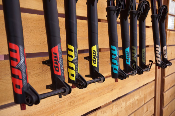 MRP upgrades their suspension upgrade, Wave 1x chainrings & fork color ...