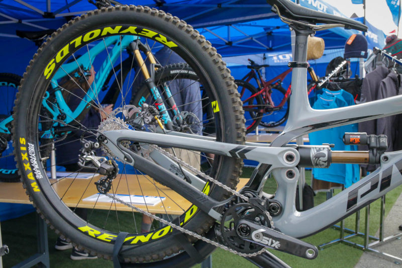 Pivot Phoenix 29 prototype DH bike makes an appearance, speeding up ...