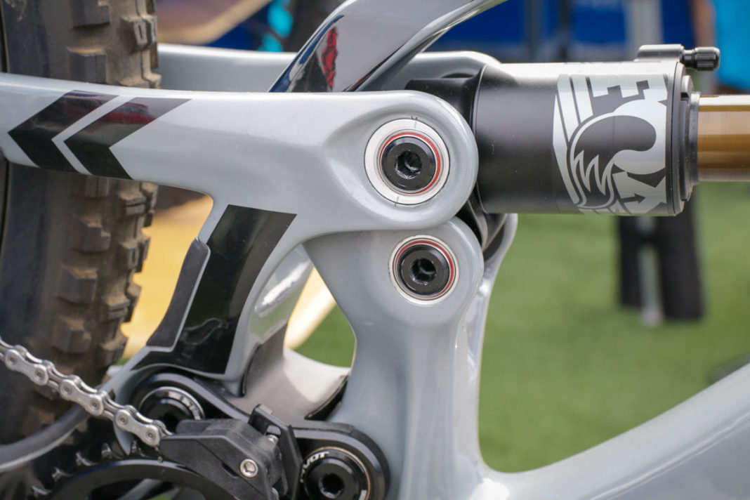 Pivot Phoenix 29 prototype DH bike makes an appearance, speeding up ...