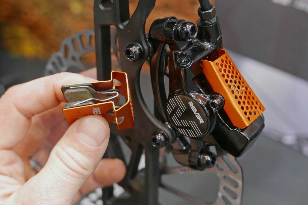 Rever Arc & Attack add affordable hydraulic disc brakes, plus vented ...