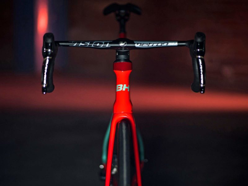 Next gen carbon BH G8 Disc evolves into fully integrated aero road bike ...