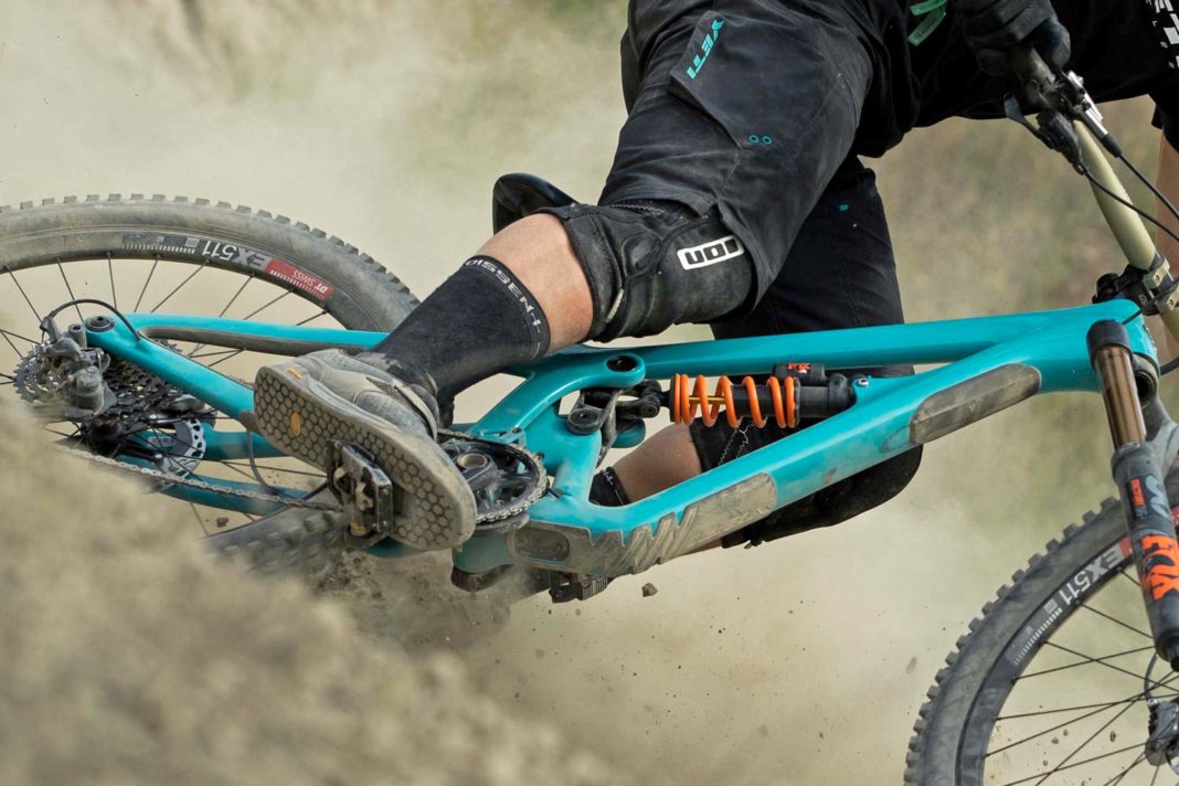 Yeti SB165 coils up long-travel, full carbon Switch Infinity enduro ...