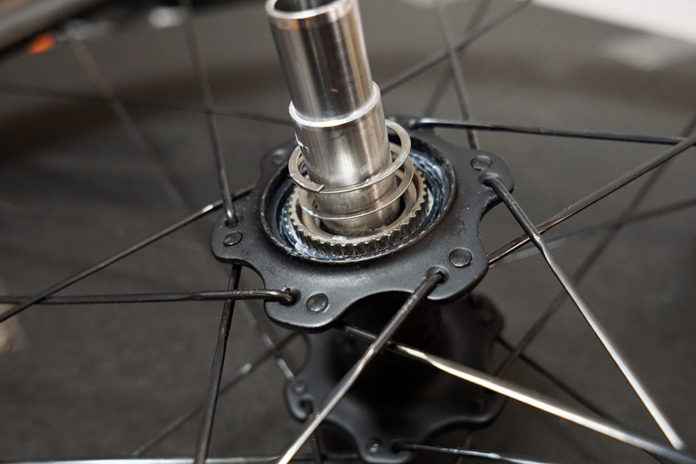 Review: ENVE's carbon road hubs look and roll super smooth - Bikerumor