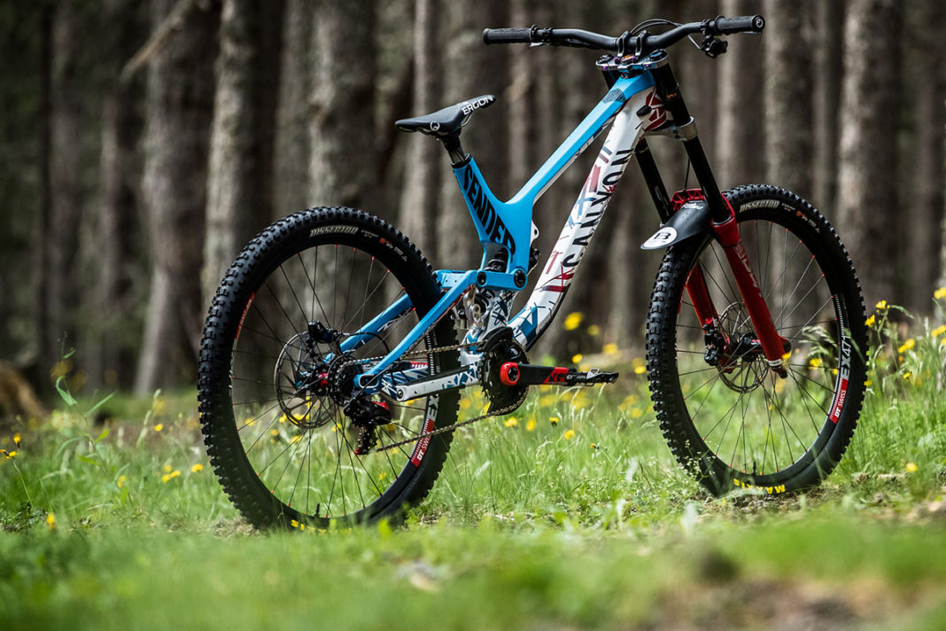 New Maxxis Dissector MTB tire combines tread patterns so Troy Brosnan ...
