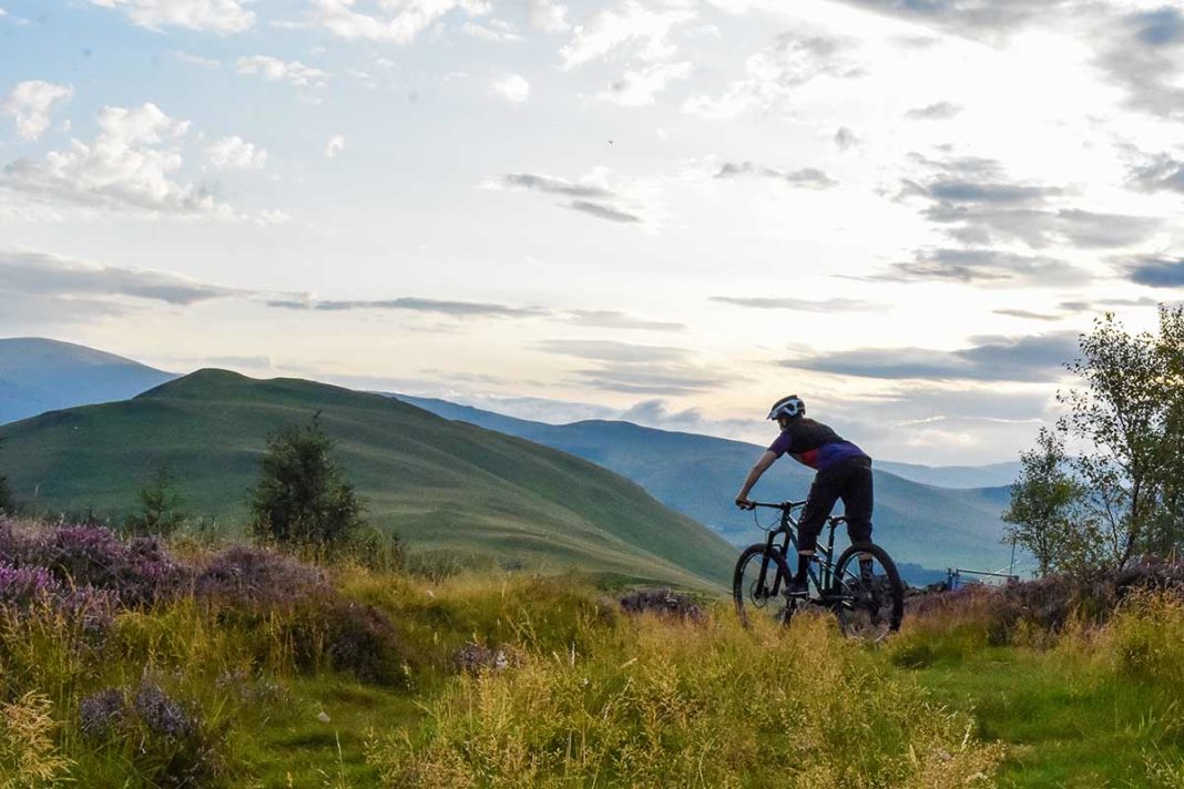 Review: Starling Swoop, single-pivot slack steel enduro charger ...