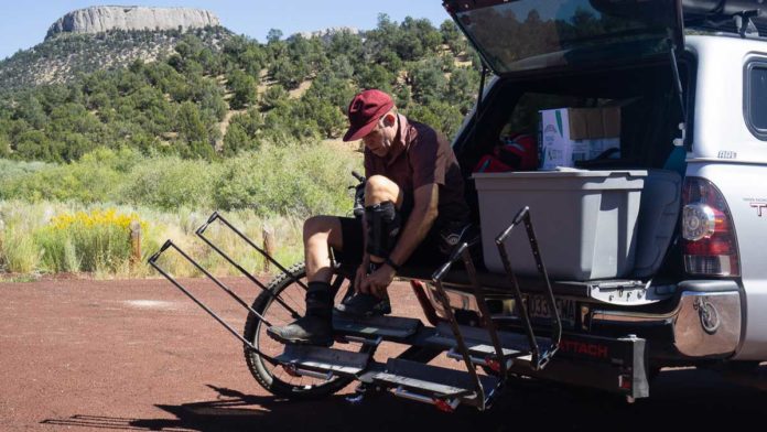 Review: 1Up USA Equip-D Double bike rack and RakAttach swing away hitch ...