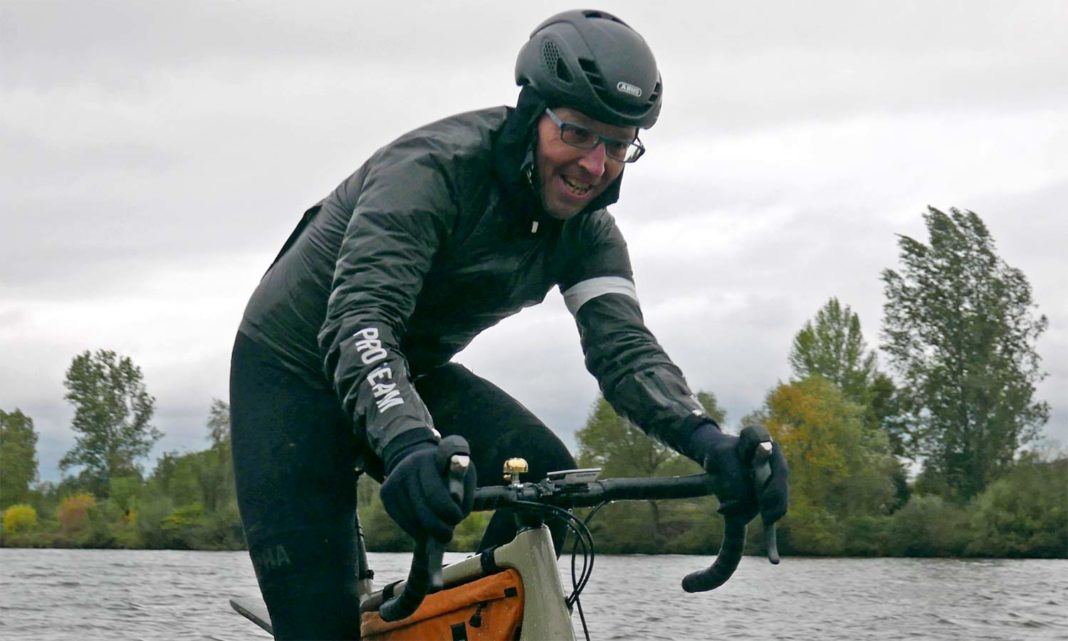 Rapha GORE-TEX Shakedry rain jackets, the new ultimate for riding in ...