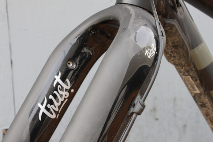 Review: The Trust Shout enduro fork brings linkage suspension up front ...
