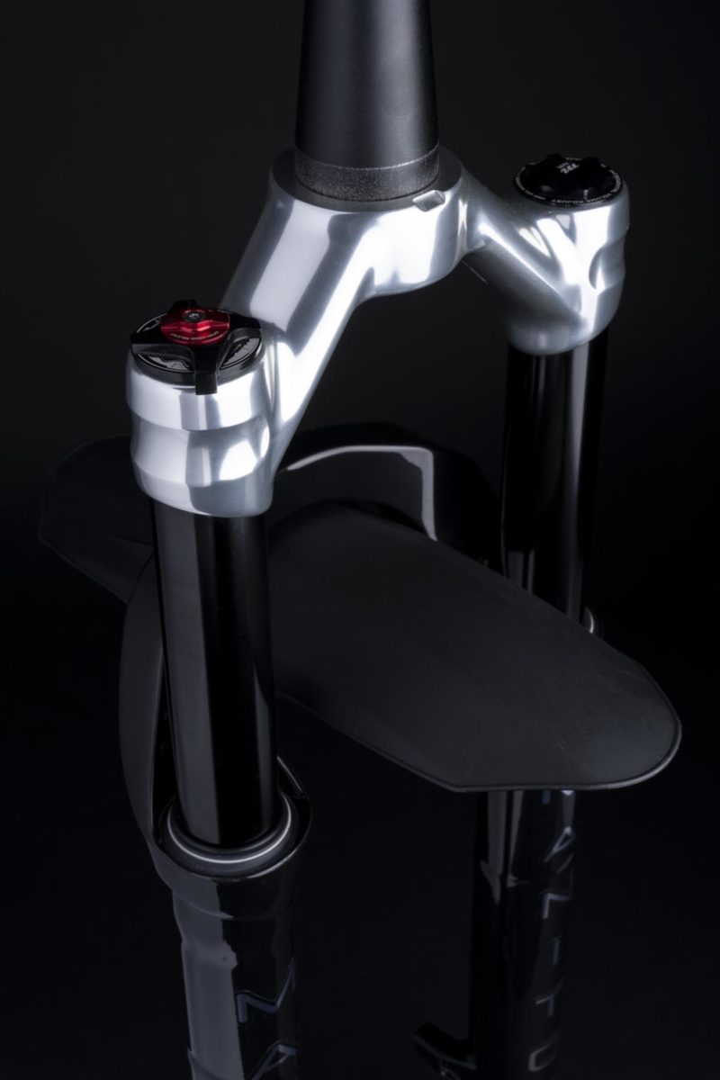 Hayes adds XC Collection w/ Manitou R7 Pro fork, Mara shock, SUNRingle ...