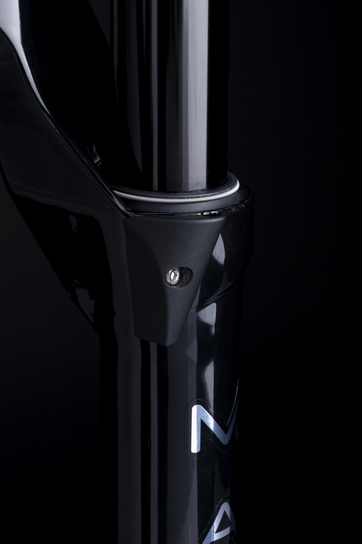 Hayes adds XC Collection w/ Manitou R7 Pro fork, Mara shock, SUNRingle ...