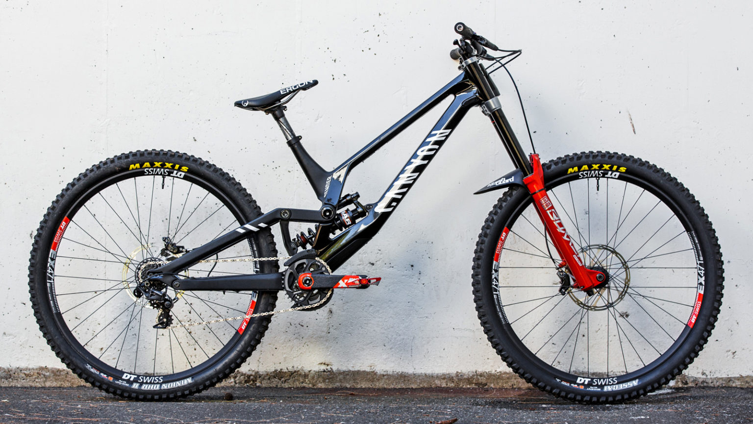 Canyon Sender CFR gives full carbon DH race mountain bike all-new ...
