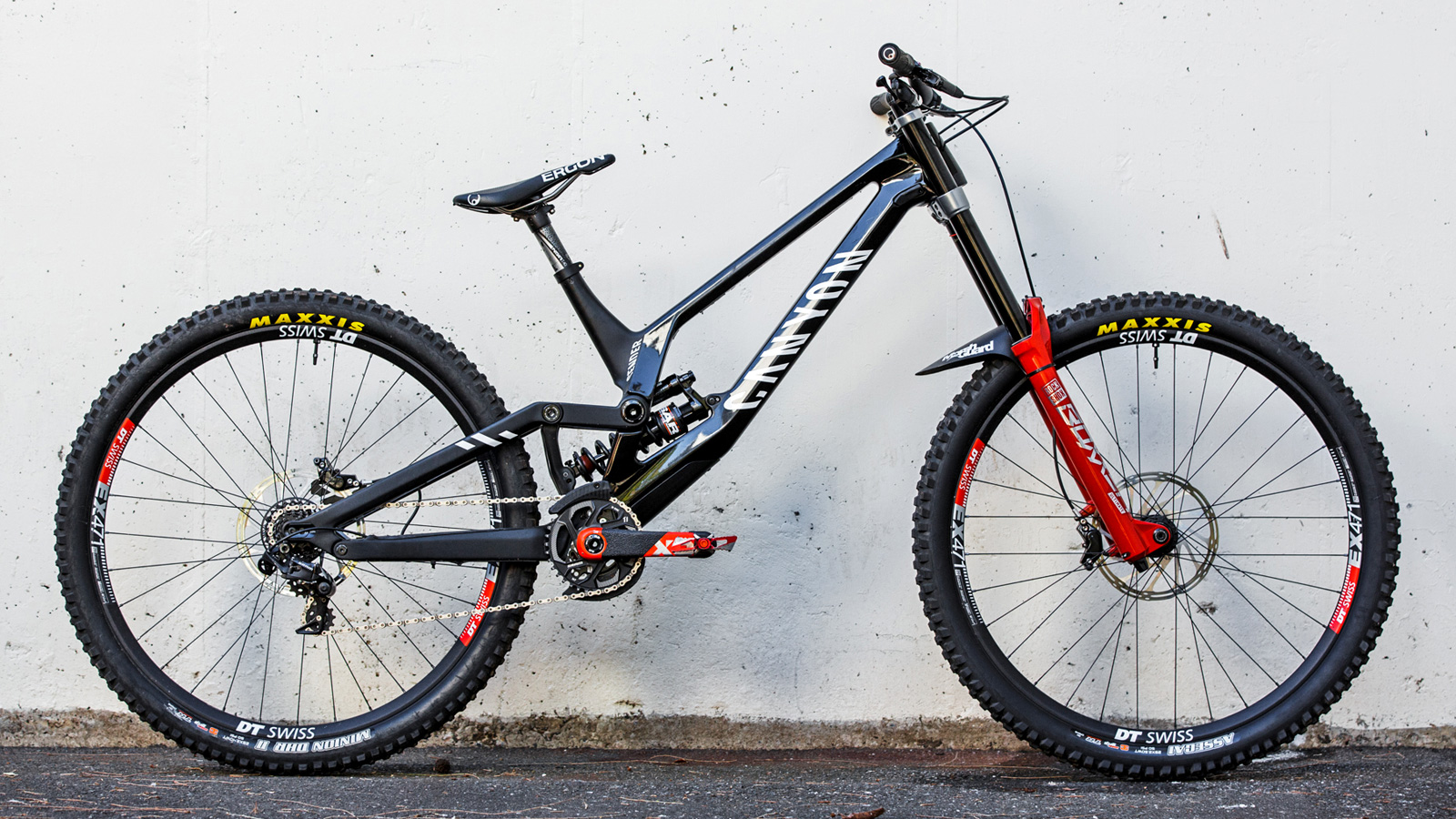 Canyon Sender CFR Gives Full Carbon DH Race Mountain Bike All new Canyon Sender CFR Gives Full Carbon DH Race Mountain Bike All new