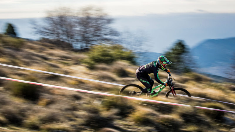 Canyon Sender CFR gives full carbon DH race mountain bike all-new ...