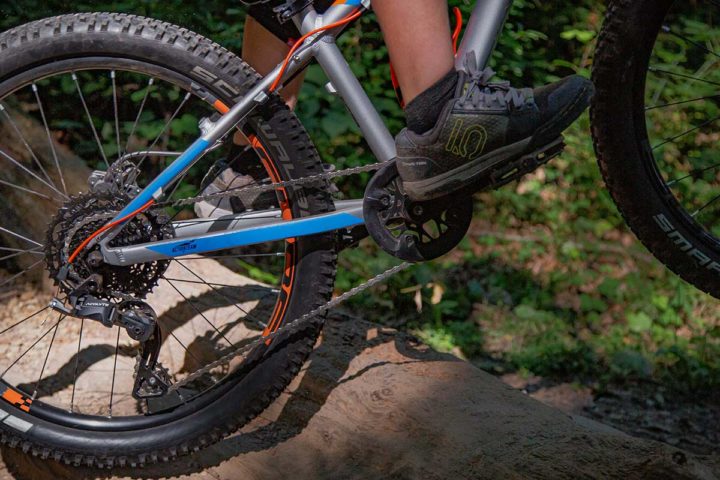 MicroSHIFT Acolyte 1 x 8 speed group for mountain bikes brings riding ...