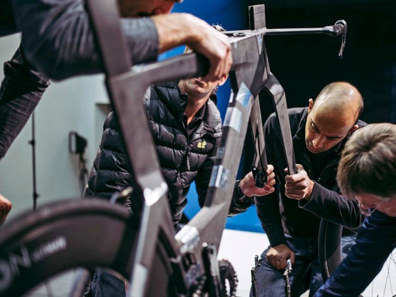 Canyon Speedmax CFR Disc triathlon bike gets lighter, faster aero ...