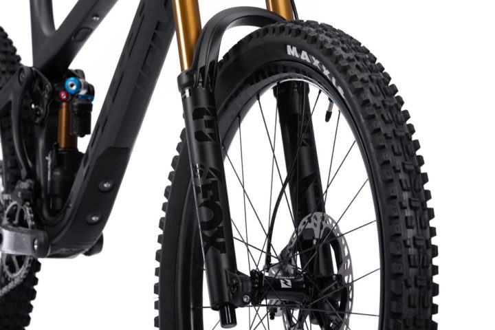 Pivot Mach 6 joins Switchblade with all new frame, still rolling on 27. ...