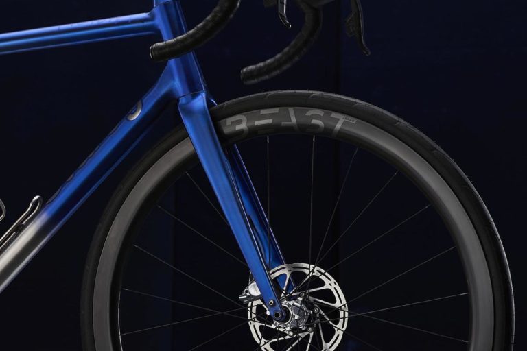 Sturdy Cycles builds bespoke Fiadh titanium road bike with 3D-printed ...