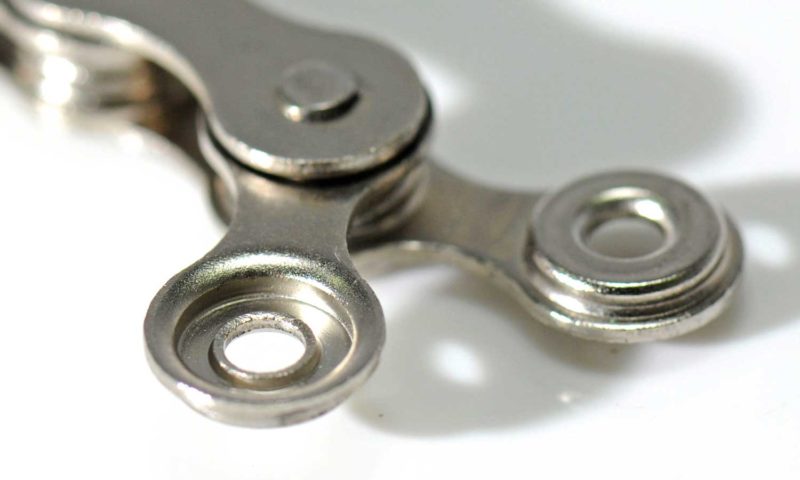 Taya Onze EVO-Light rollerless chain drops rollers to be faster ...