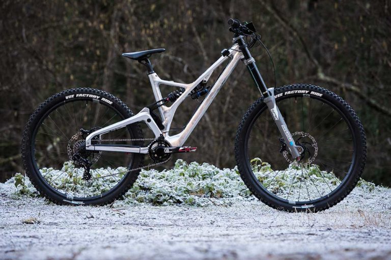 Production Privée prototype DH bike CNC-machined by Forestal to take on ...