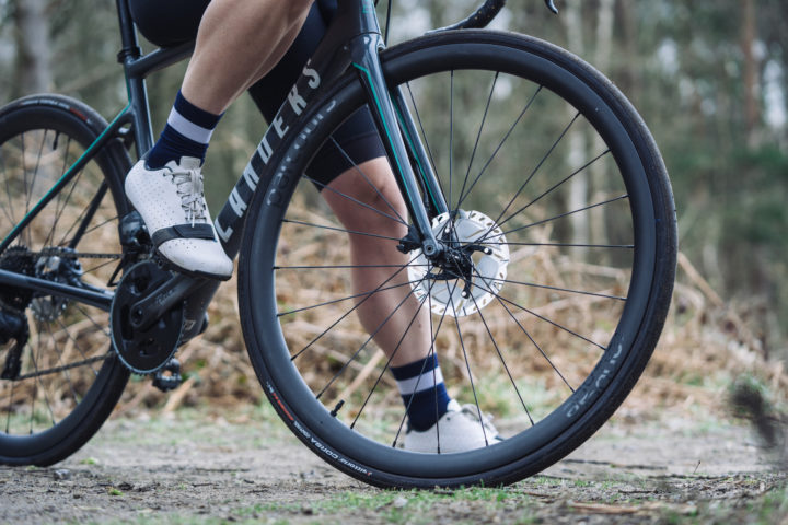 Best Road Tubeless Wheels - A Complete Buyer's Guide to Road Tubeless ...